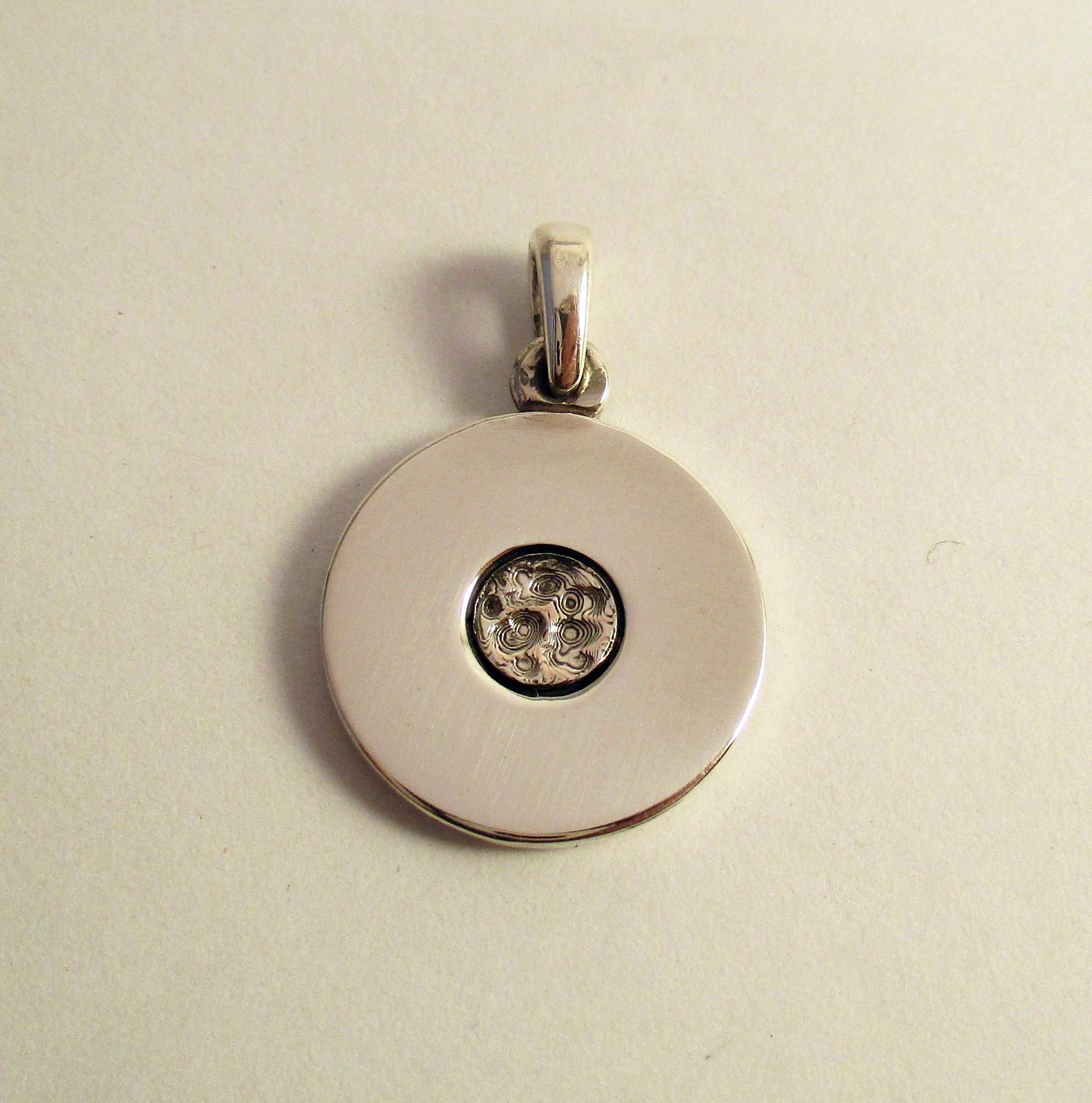 Választható betétes mokume medál – mokume.hu